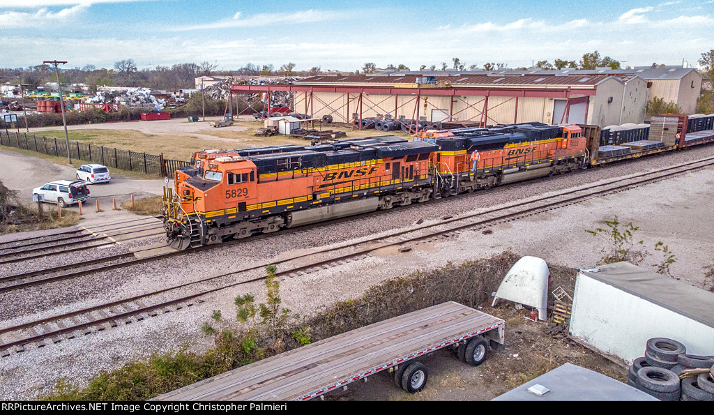 BNSF 5829 and BNSF 9023